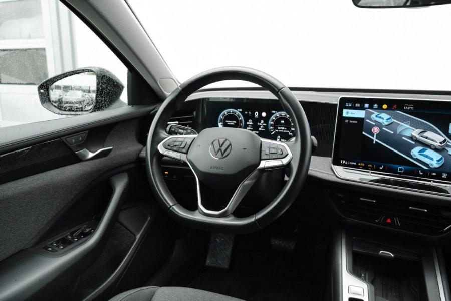 Black Volkswagen Passat 2024 in Riga, with an engine capacity of 1.50 L and mileage of 37 thousand km for 26800 €, photo 27 on AUTOMOTO.COM.LV
