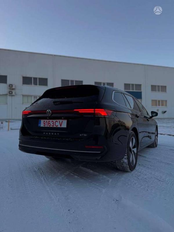 Melns Volkswagen Passat 2025 Panevēža, ar dzinēja tilpumu 1.50 L un nobraukumu 1000 tūkst. km par 30500 €, foto 4 vietnē AUTOMOTO.COM.LV