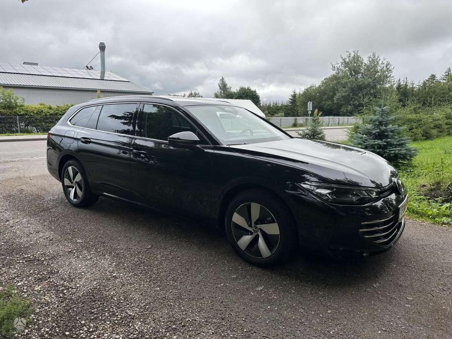 Black Volkswagen Passat 2025 in Kaunas, with an engine capacity of 1.50 L and mileage of 20 thousand km for 28300 €, photo 5 on AUTOMOTO.COM.LV