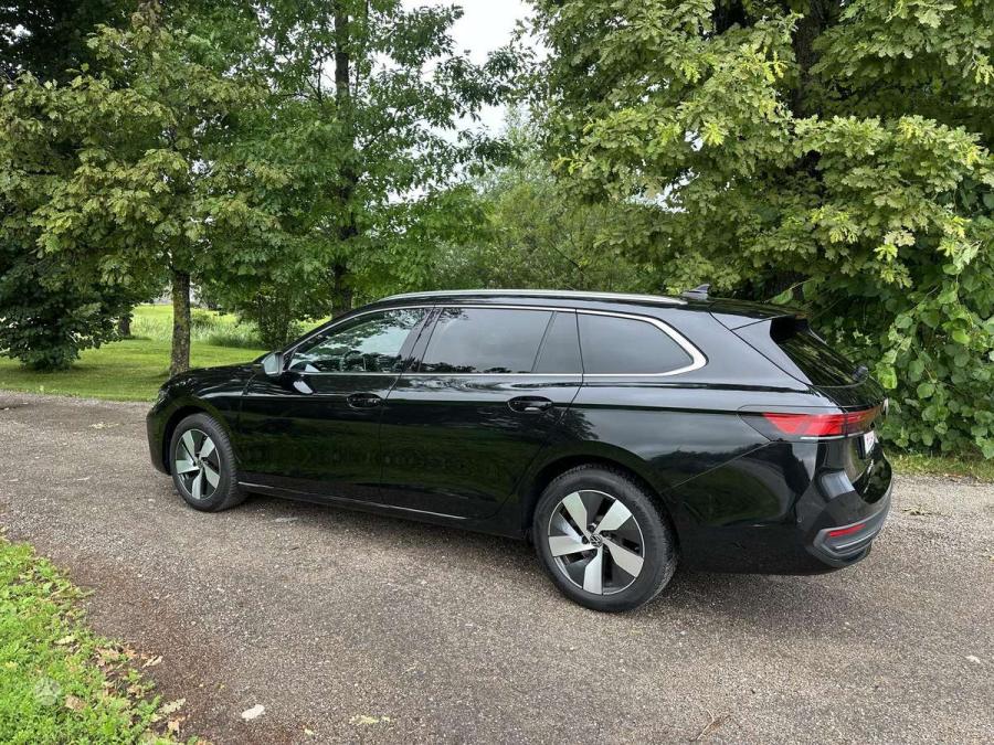 Black Volkswagen Passat 2025 in Kaunas, with an engine capacity of 1.50 L and mileage of 20 thousand km for 28300 €, photo 9 on AUTOMOTO.COM.LV