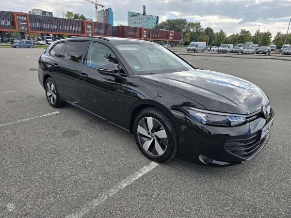 Melns Volkswagen Passat 2025 Klaipėda, ar dzinēja tilpumu 1.50 L un nobraukumu 33 tūkst. km par 28200 €, foto 5 vietnē AUTOMOTO.COM.LV