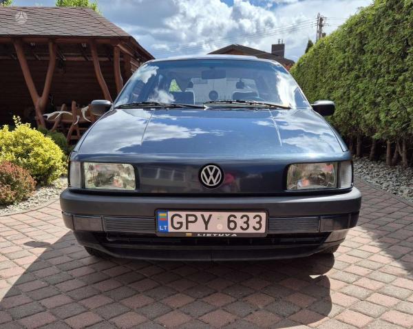 Blue Volkswagen Passat 1991 in Kaunas, with an engine capacity of 1.78 L and mileage of 94 thousand km for 2200 €, photo 2 on AUTOMOTO.COM.LV