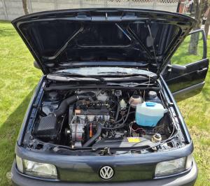 Blue Volkswagen Passat 1991 in Kaunas, with an engine capacity of 1.78 L and mileage of 94 thousand km for 2200 €, photo 11 on AUTOMOTO.COM.LV