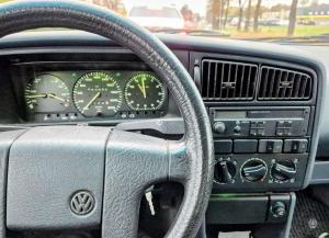 Blue Volkswagen Passat 1991 in Kaunas, with an engine capacity of 1.78 L and mileage of 94 thousand km for 2200 €, photo 14 on AUTOMOTO.COM.LV