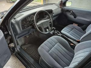 Blue Volkswagen Passat 1991 in Kaunas, with an engine capacity of 1.78 L and mileage of 94 thousand km for 2200 €, photo 17 on AUTOMOTO.COM.LV