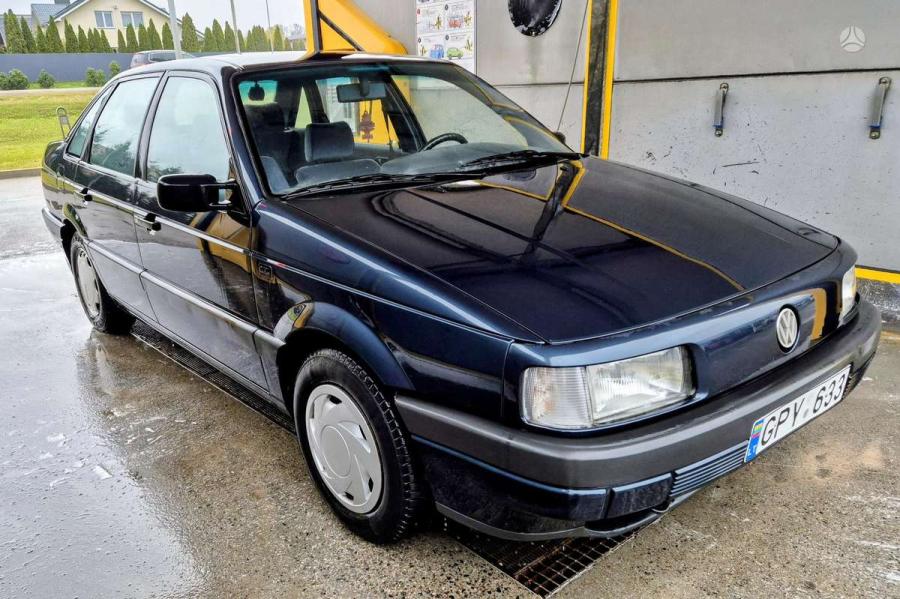 Blue Volkswagen Passat 1991 in Kaunas, with an engine capacity of 1.78 L and mileage of 94 thousand km for 2200 €, photo 19 on AUTOMOTO.COM.LV