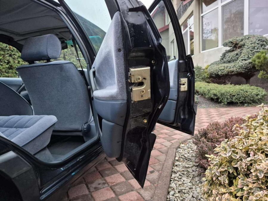 Blue Volkswagen Passat 1991 in Kaunas, with an engine capacity of 1.78 L and mileage of 94 thousand km for 2200 €, photo 22 on AUTOMOTO.COM.LV