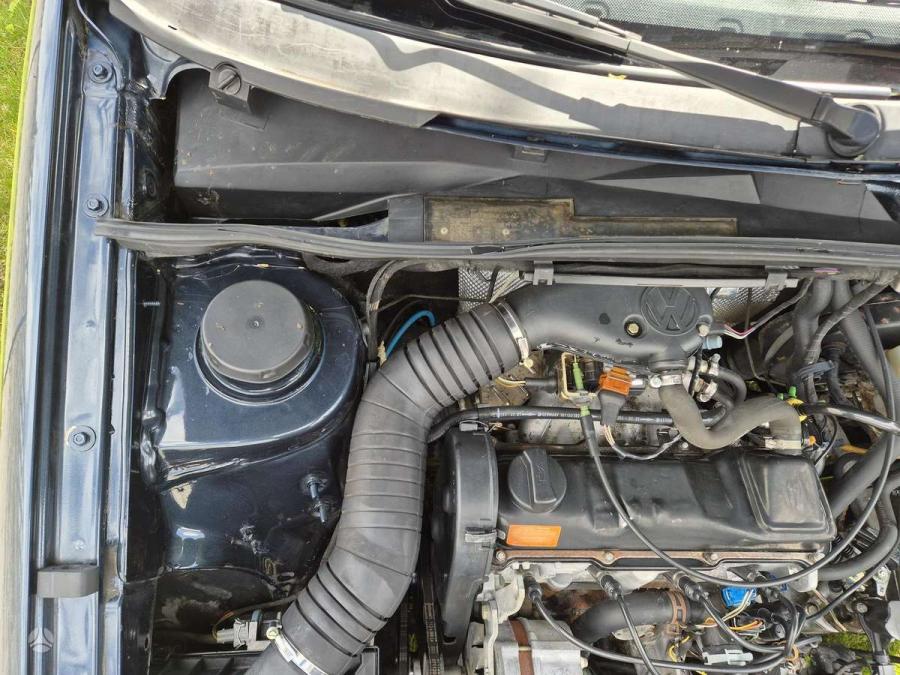 Blue Volkswagen Passat 1991 in Kaunas, with an engine capacity of 1.78 L and mileage of 94 thousand km for 2200 €, photo 29 on AUTOMOTO.COM.LV