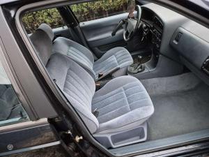Blue Volkswagen Passat 1991 in Kaunas, with an engine capacity of 1.78 L and mileage of 94 thousand km for 2200 €, photo 32 on AUTOMOTO.COM.LV