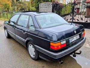 Blue Volkswagen Passat 1991 in Kaunas, with an engine capacity of 1.78 L and mileage of 94 thousand km for 2200 €, photo 34 on AUTOMOTO.COM.LV