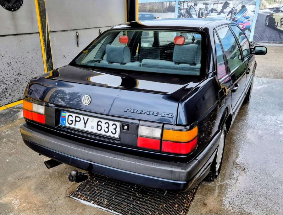 Blue Volkswagen Passat 1991 in Kaunas, with an engine capacity of 1.78 L and mileage of 94 thousand km for 2200 €, photo 38 on AUTOMOTO.COM.LV