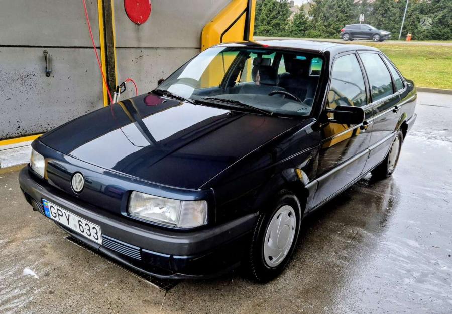 Blue Volkswagen Passat 1991 in Kaunas, with an engine capacity of 1.78 L and mileage of 94 thousand km for 2200 €, photo 39 on AUTOMOTO.COM.LV