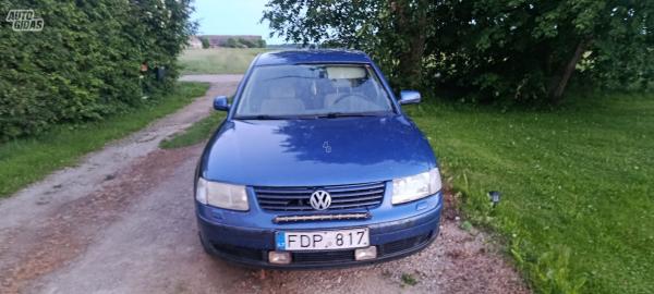 Zils Volkswagen Passat 1997 Panevēža, ar dzinēja tilpumu 1.80 L un nobraukumu 417 tūkst. km par 1000 €, foto 1 vietnē AUTOMOTO.COM.LV