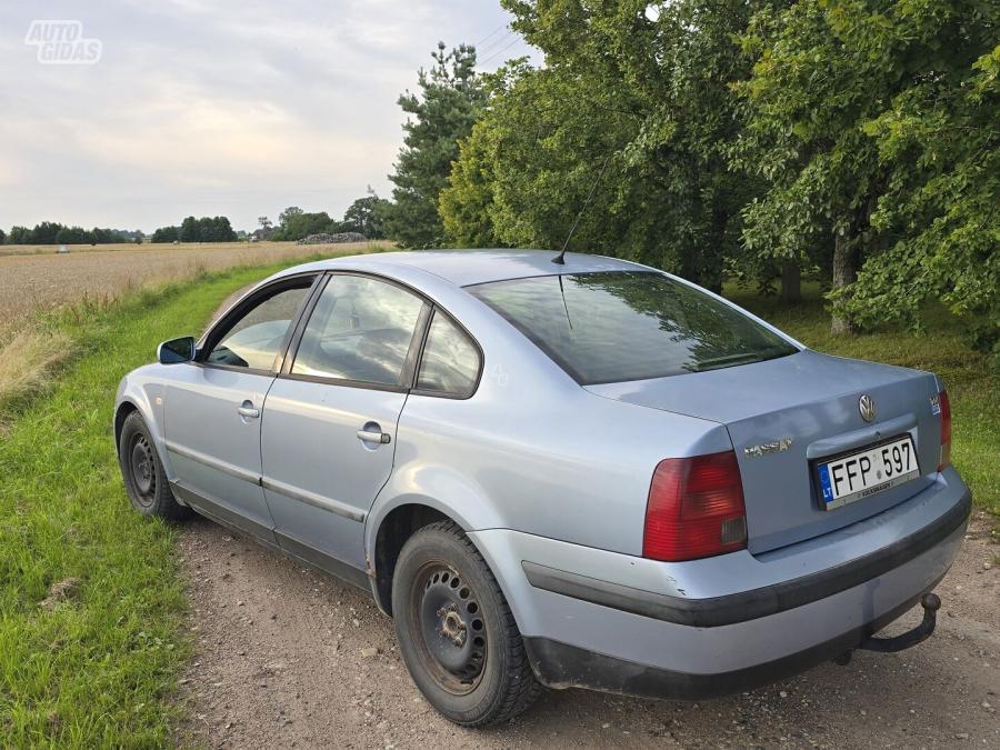 Zils Volkswagen Passat 1997 Šakiai, ar dzinēja tilpumu 1.90 L un nobraukumu 346 tūkst. km par 500 €, foto 9 vietnē AUTOMOTO.COM.LV