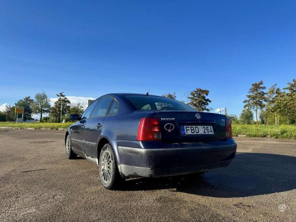 Zils Volkswagen Passat 1997 Panevēža, ar dzinēja tilpumu 1.90 L un nobraukumu 454 tūkst. km par 350 €, foto 4 vietnē AUTOMOTO.COM.LV