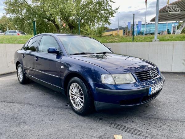 Zils Volkswagen Passat 1997 Šauļi, ar dzinēja tilpumu 1.60 L un nobraukumu 288 tūkst. km par 699 €, foto 1 vietnē AUTOMOTO.COM.LV