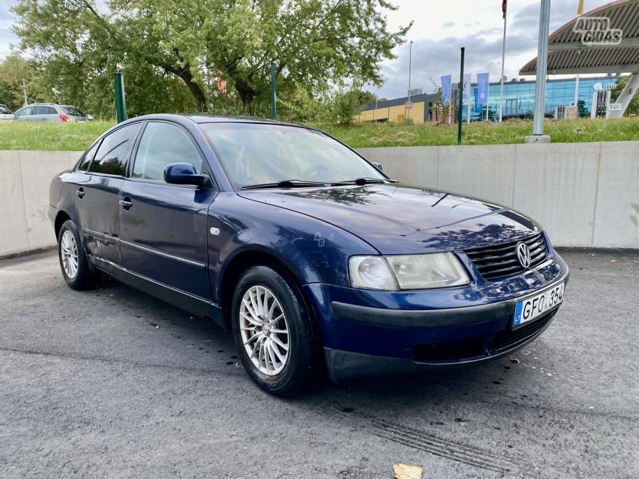 Zils Volkswagen Passat 1997 Šauļi, ar dzinēja tilpumu 1.60 L un nobraukumu 288 tūkst. km par 699 €, foto 1 vietnē AUTOMOTO.COM.LV