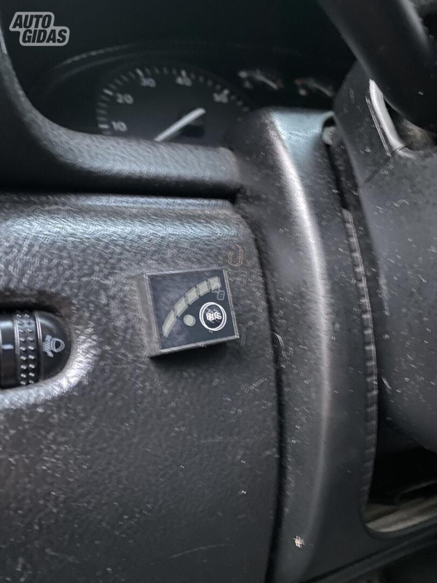 Zils Volkswagen Passat 1997 Šauļi, ar dzinēja tilpumu 1.60 L un nobraukumu 288 tūkst. km par 699 €, foto 11 vietnē AUTOMOTO.COM.LV
