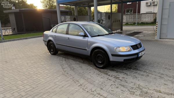 Blue Volkswagen Passat 1998 in Vilnius, with an engine capacity of 1.80 L and mileage of 298 thousand km for 1250 €, photo 5 on AUTOMOTO.COM.LV