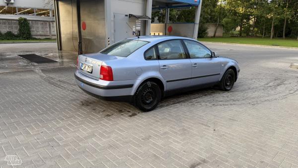Blue Volkswagen Passat 1998 in Vilnius, with an engine capacity of 1.80 L and mileage of 298 thousand km for 1250 €, photo 6 on AUTOMOTO.COM.LV
