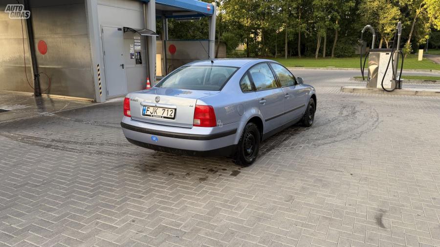 Blue Volkswagen Passat 1998 in Vilnius, with an engine capacity of 1.80 L and mileage of 298 thousand km for 1250 €, photo 7 on AUTOMOTO.COM.LV