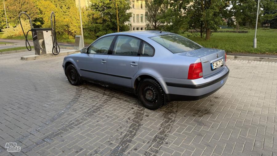 Blue Volkswagen Passat 1998 in Vilnius, with an engine capacity of 1.80 L and mileage of 298 thousand km for 1250 €, photo 8 on AUTOMOTO.COM.LV