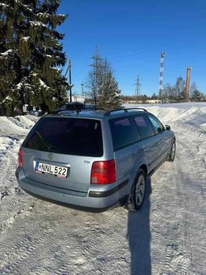 Blue Volkswagen Passat 1999 in Vilnius, with an engine capacity of 1.90 L and mileage of 340 thousand km for 1400 €, photo 3 on AUTOMOTO.COM.LV
