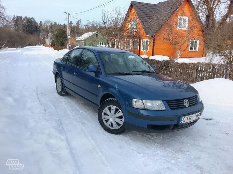 Blue Volkswagen Passat 1999 in Mazeikiai, with an engine capacity of 1.80 L and mileage of 450 thousand km for 900 €, photo 1 on AUTOMOTO.COM.LV