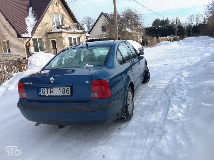 Blue Volkswagen Passat 1999 in Mazeikiai, with an engine capacity of 1.80 L and mileage of 450 thousand km for 900 €, photo 2 on AUTOMOTO.COM.LV
