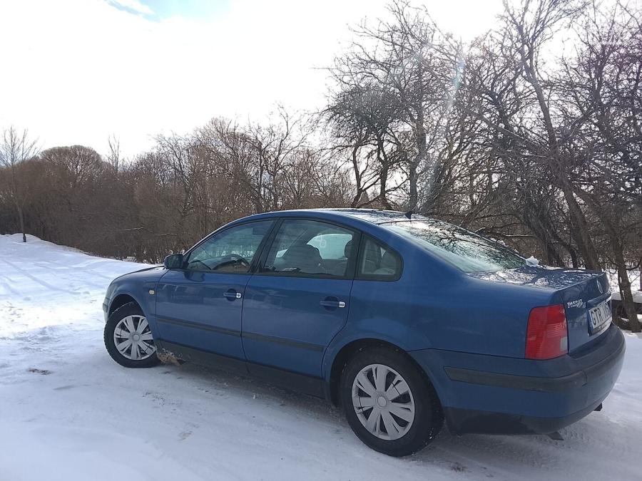 Blue Volkswagen Passat 1999 in Mazeikiai, with an engine capacity of 1.80 L and mileage of 450 thousand km for 900 €, photo 4 on AUTOMOTO.COM.LV
