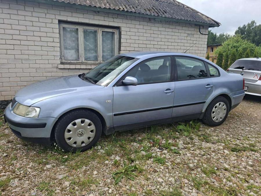 Blue Volkswagen Passat 2000 in Panevezys, with an engine capacity of 1.78 L and mileage of 291 thousand km for 1400 €, photo 3 on AUTOMOTO.COM.LV