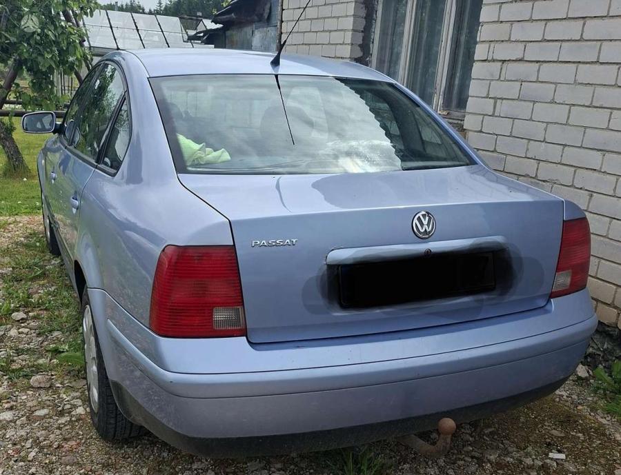 Blue Volkswagen Passat 2000 in Panevezys, with an engine capacity of 1.78 L and mileage of 291 thousand km for 1400 €, photo 4 on AUTOMOTO.COM.LV