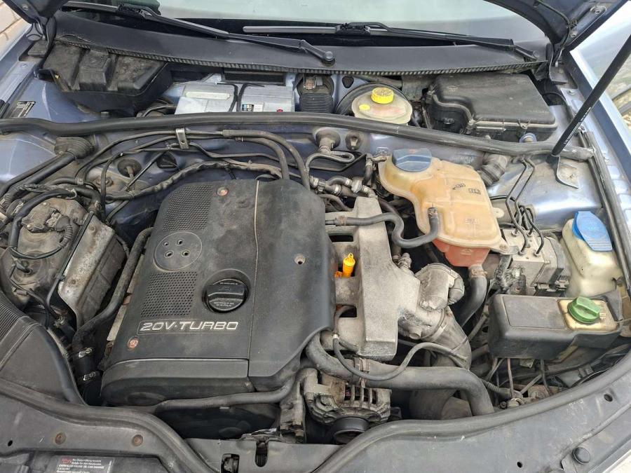 Blue Volkswagen Passat 2000 in Panevezys, with an engine capacity of 1.78 L and mileage of 291 thousand km for 1400 €, photo 5 on AUTOMOTO.COM.LV