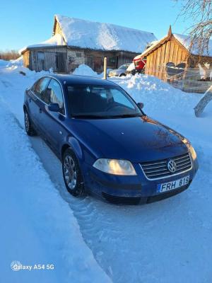 Blue Volkswagen Passat 2001 in Ariogala, with an engine capacity of 1.90 L and mileage of 378 thousand km for 1300 €, photo 4 on AUTOMOTO.COM.LV