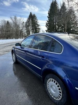 Zils Volkswagen Passat 2001 Raseiniai, ar dzinēja tilpumu 1.90 L un nobraukumu 325 tūkst. km par 1600 €, foto 9 vietnē AUTOMOTO.COM.LV