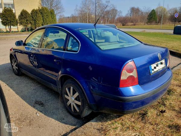 Blue Volkswagen Passat 2001 in Vilnius, with an engine capacity of 1.90 L and mileage of 340 thousand km for 900 €, photo 3 on AUTOMOTO.COM.LV