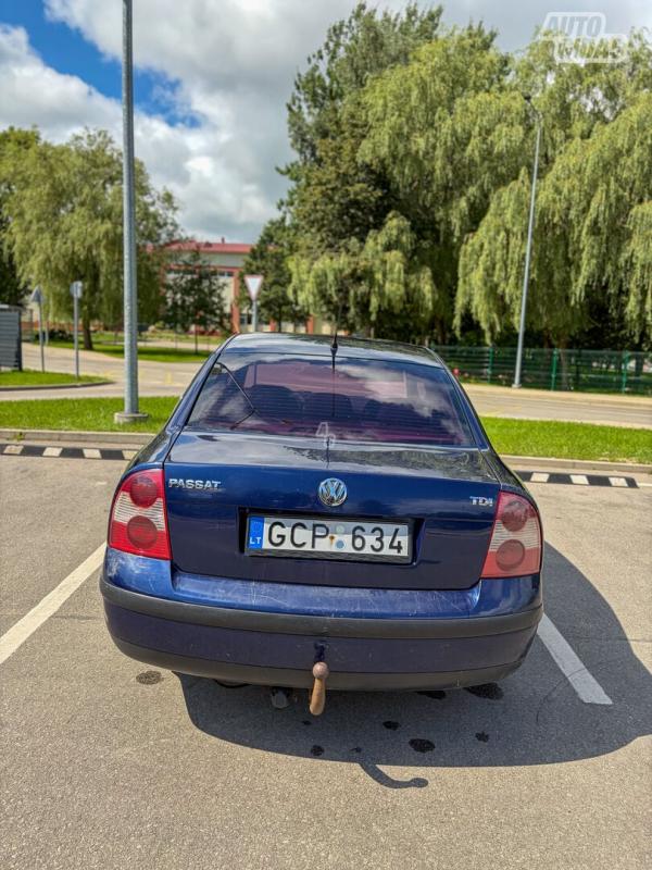 Фольксваген Пассат 2001 в Шилале на AUTOMOTO.COM.LV Синий Фольксваген Пассат 2001 в Шилале, объемом двигателя 1.90 л и пробегом 300 тыс. км за 700 €, фото 4 на AUTOMOTO.COM.LV