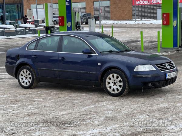 Blue Volkswagen Passat 2002 in Narva, with an engine capacity of 2.00 L and mileage of 335 thousand km for 499 €, photo 6 on AUTOMOTO.COM.LV