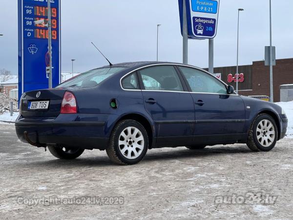 Blue Volkswagen Passat 2002 in Narva, with an engine capacity of 2.00 L and mileage of 335 thousand km for 499 €, photo 9 on AUTOMOTO.COM.LV
