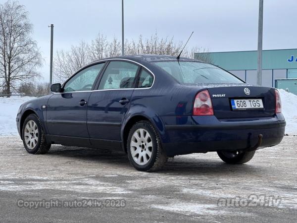 Blue Volkswagen Passat 2002 in Narva, with an engine capacity of 2.00 L and mileage of 335 thousand km for 499 €, photo 10 on AUTOMOTO.COM.LV