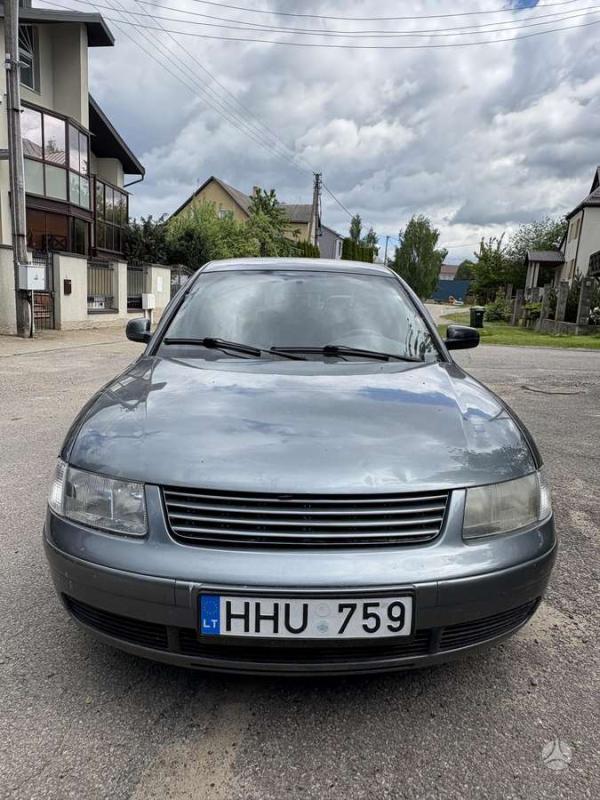 Zils Volkswagen Passat 2002 Viļņa, ar dzinēja tilpumu 1.90 L un nobraukumu 400 tūkst. km par 750 €, foto 1 vietnē AUTOMOTO.COM.LV