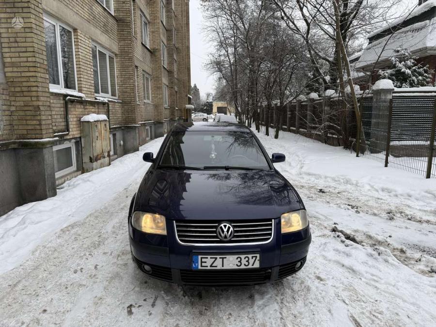Blue Volkswagen Passat 2003 in Kaunas, with an engine capacity of 1.90 L and mileage of 340 thousand km for 950 €, photo 2 on AUTOMOTO.COM.LV