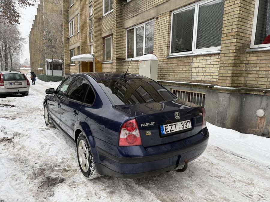 Blue Volkswagen Passat 2003 in Kaunas, with an engine capacity of 1.90 L and mileage of 340 thousand km for 950 €, photo 8 on AUTOMOTO.COM.LV