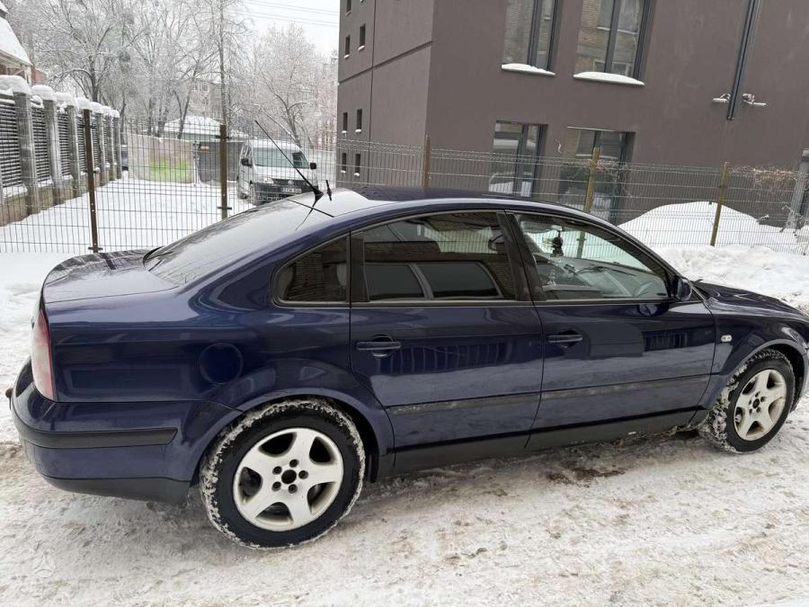 Blue Volkswagen Passat 2003 in Kaunas, with an engine capacity of 1.90 L and mileage of 340 thousand km for 950 €, photo 11 on AUTOMOTO.COM.LV