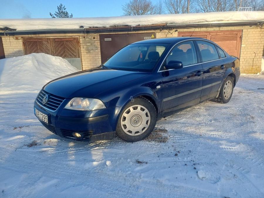Blue Volkswagen Passat 2003 in Vilnius, with an engine capacity of 1.60 L and mileage of 230 thousand km for 880 €, photo 1 on AUTOMOTO.COM.LV