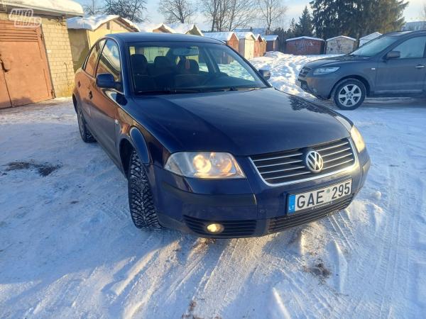 Blue Volkswagen Passat 2003 in Vilnius, with an engine capacity of 1.60 L and mileage of 230 thousand km for 880 €, photo 3 on AUTOMOTO.COM.LV