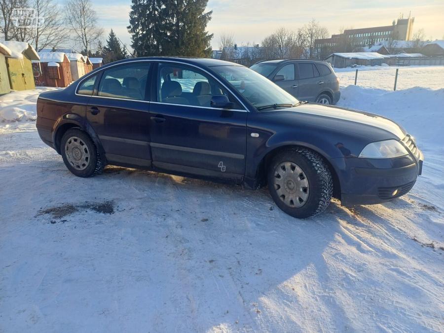 Blue Volkswagen Passat 2003 in Vilnius, with an engine capacity of 1.60 L and mileage of 230 thousand km for 880 €, photo 4 on AUTOMOTO.COM.LV