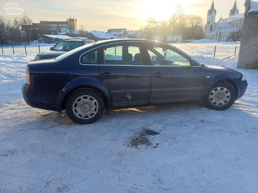 Blue Volkswagen Passat 2003 in Vilnius, with an engine capacity of 1.60 L and mileage of 230 thousand km for 880 €, photo 5 on AUTOMOTO.COM.LV
