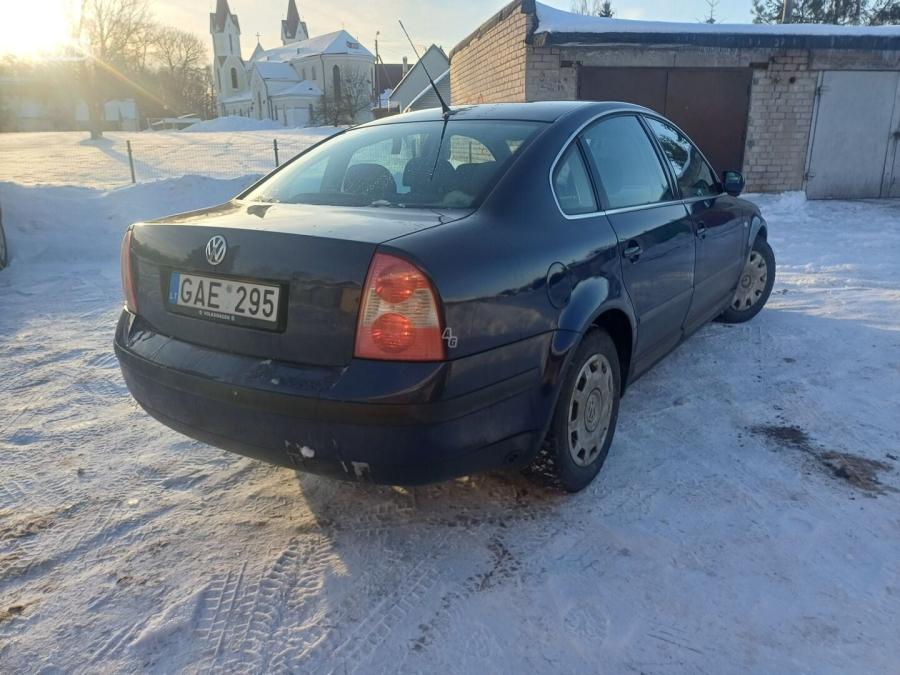 Blue Volkswagen Passat 2003 in Vilnius, with an engine capacity of 1.60 L and mileage of 230 thousand km for 880 €, photo 6 on AUTOMOTO.COM.LV