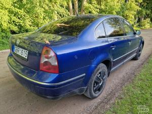 Blue Volkswagen Passat 2003 in Ukmerge, with an engine capacity of 1.90 L and mileage of 360 thousand km for 470 €, photo 4 on AUTOMOTO.COM.LV